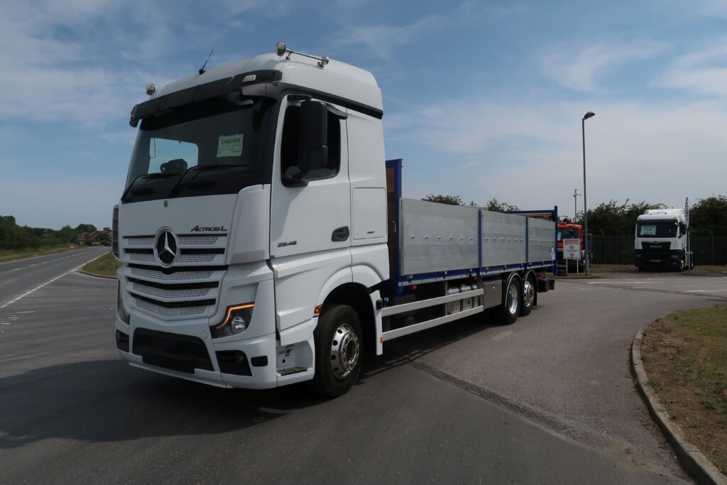DROPSIDE WITH TAIL-LIFT - Britcom
